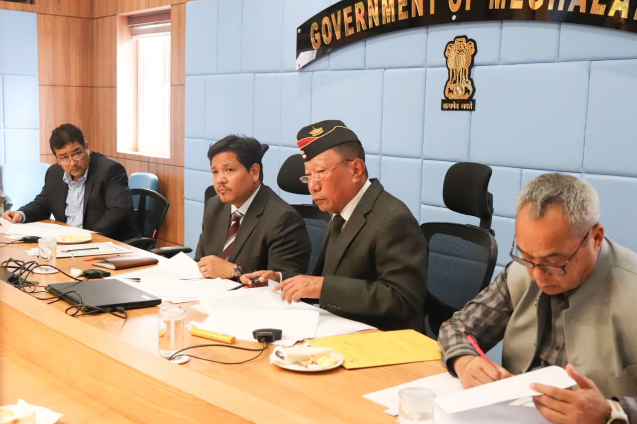 Thung ka Sorkar ia u Rtd Col Daryl Hopkins kum u Director ka Sainik